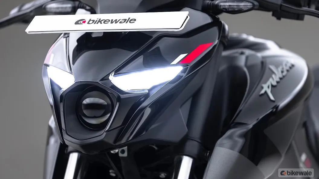 Bajaj Pulsar N250 Front View Image – BikeWale