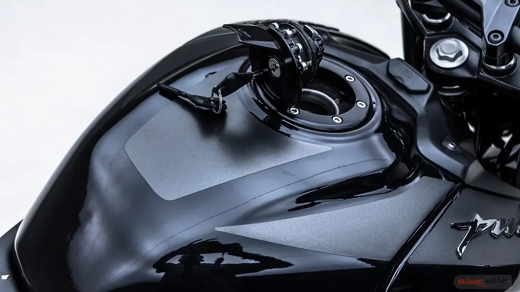 Bajaj Pulsar N250 Fuel Tank Image – BikeWale