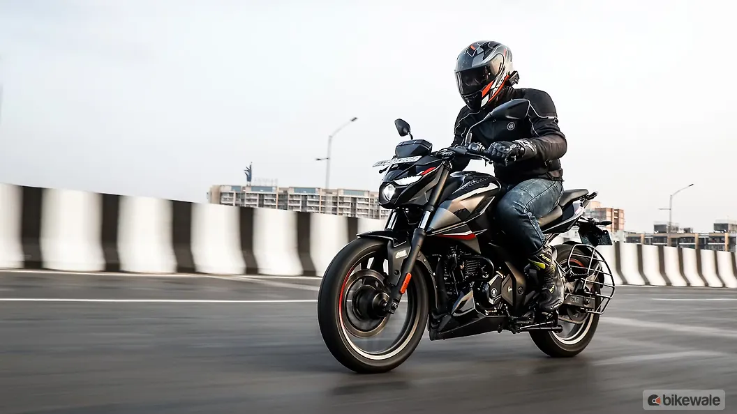 Bajaj Pulsar N250 Left Side View Image – BikeWale