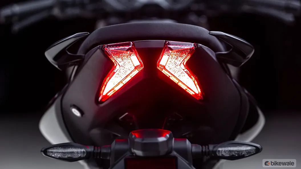 Bajaj Pulsar N250 Tail Light Image – BikeWale