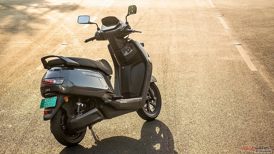 TVS iQube Right Side View Image – BikeWale
