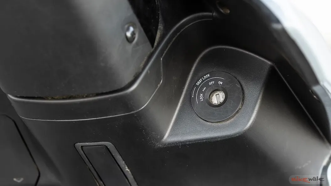 Ather 450X Gen 3 Turn Indicators Switch Image – BikeWale