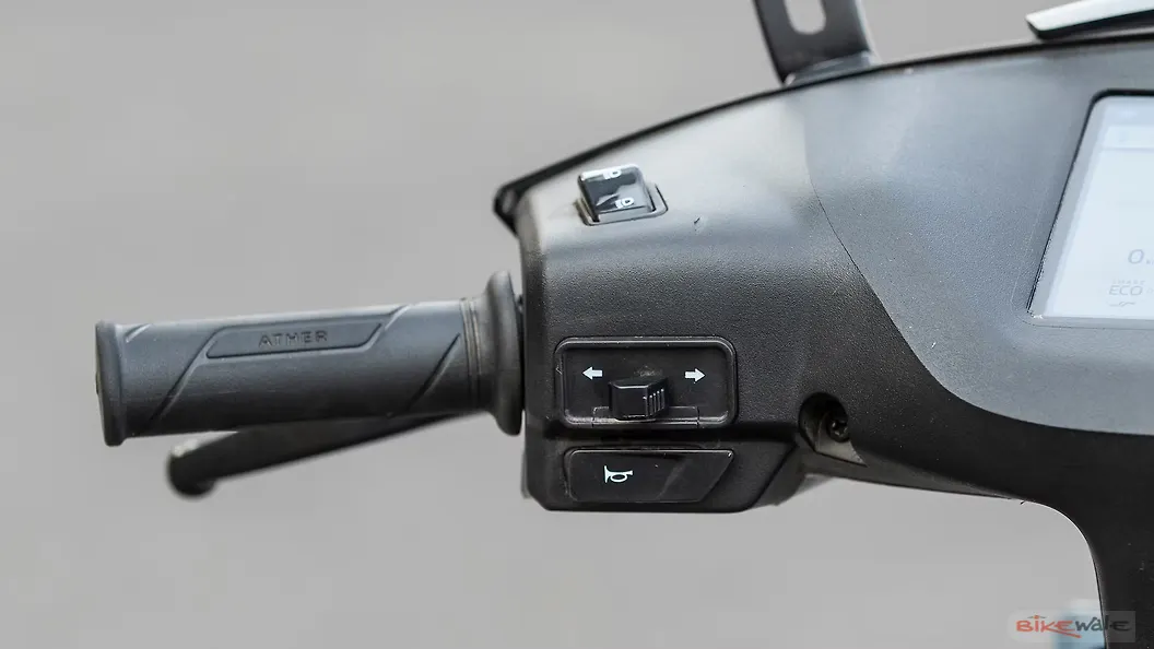 Ather 450X Gen 3 Turn Indicators Switch Image – BikeWale
