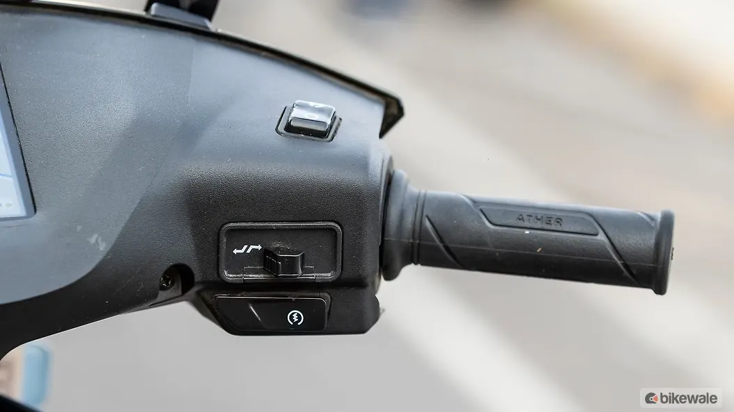 Ather 450X Right Side Throttle Grip Image – BikeWale