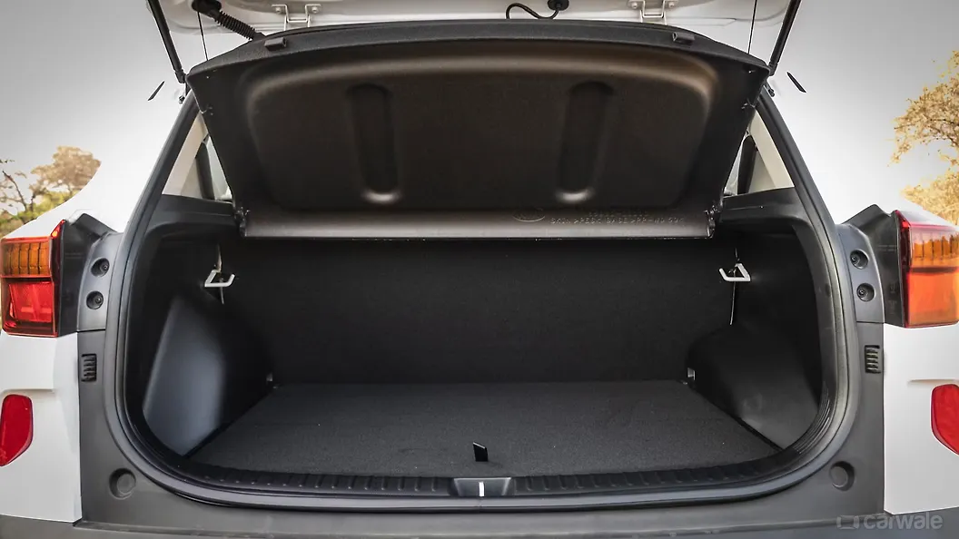 இந்தியாவில் உள்ள Seltos BS6 Phase 2 Open Boot/Trunk படம், Seltos BS6 ...