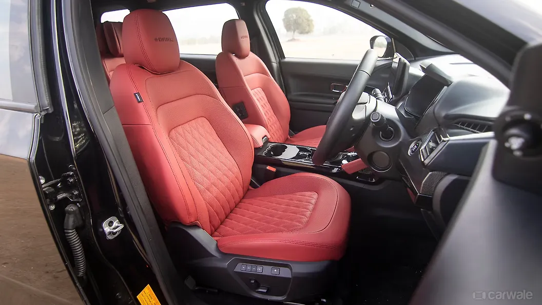 Safari Right Rear Three Quarter Image, Safari Photos in India - CarWale