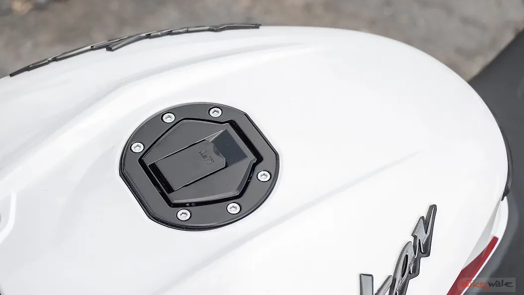 Bajaj Pulsar NS160 Handlebar Clamp Image – BikeWale