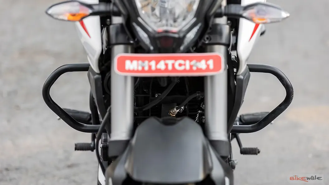 Bajaj Pulsar NS160 Handlebar Clamp Image – BikeWale