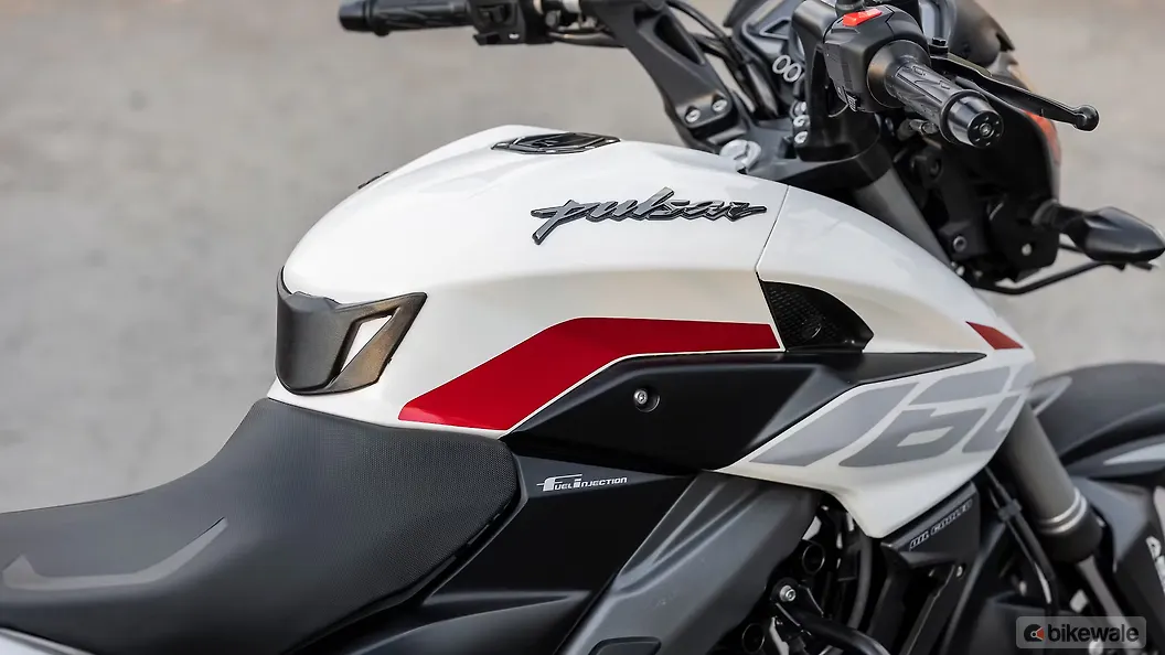 Bajaj Pulsar NS160 Fuel Tank Image – BikeWale