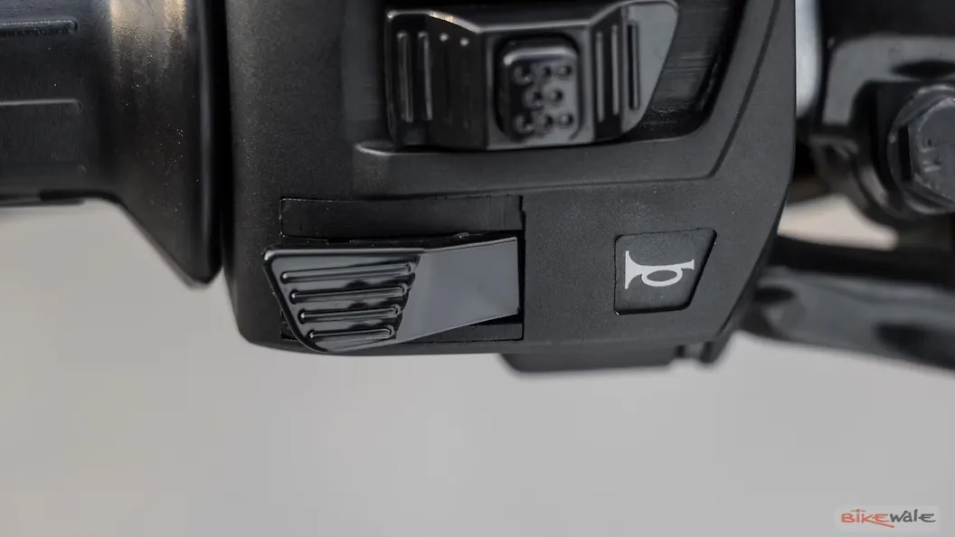 Bajaj Pulsar NS160 High Beam Low Beam Switch Image – BikeWale