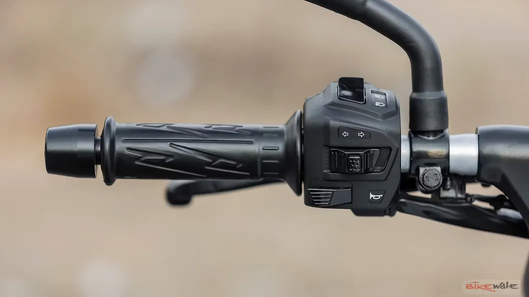 Bajaj Pulsar NS160 High Beam Low Beam Switch Image – BikeWale