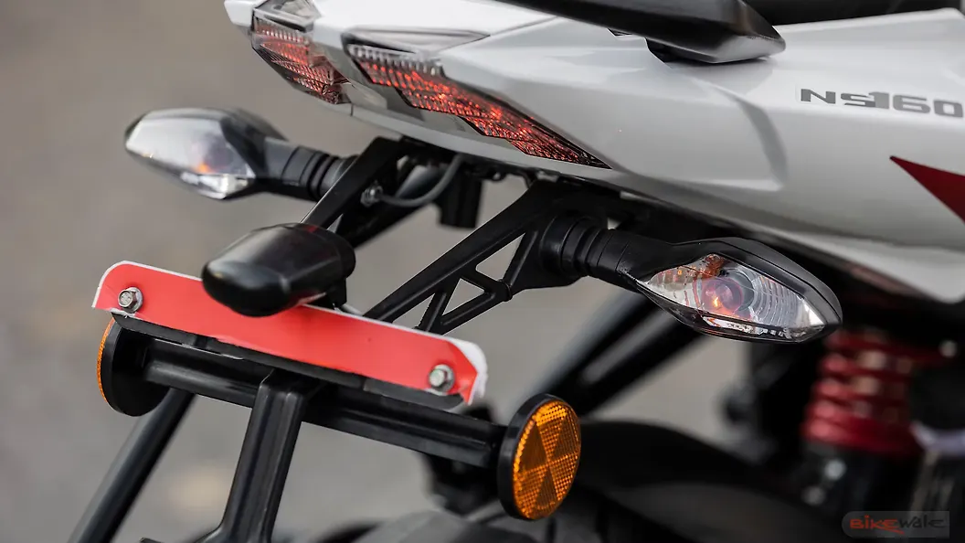 Bajaj Pulsar NS160 Tail Light Image – BikeWale