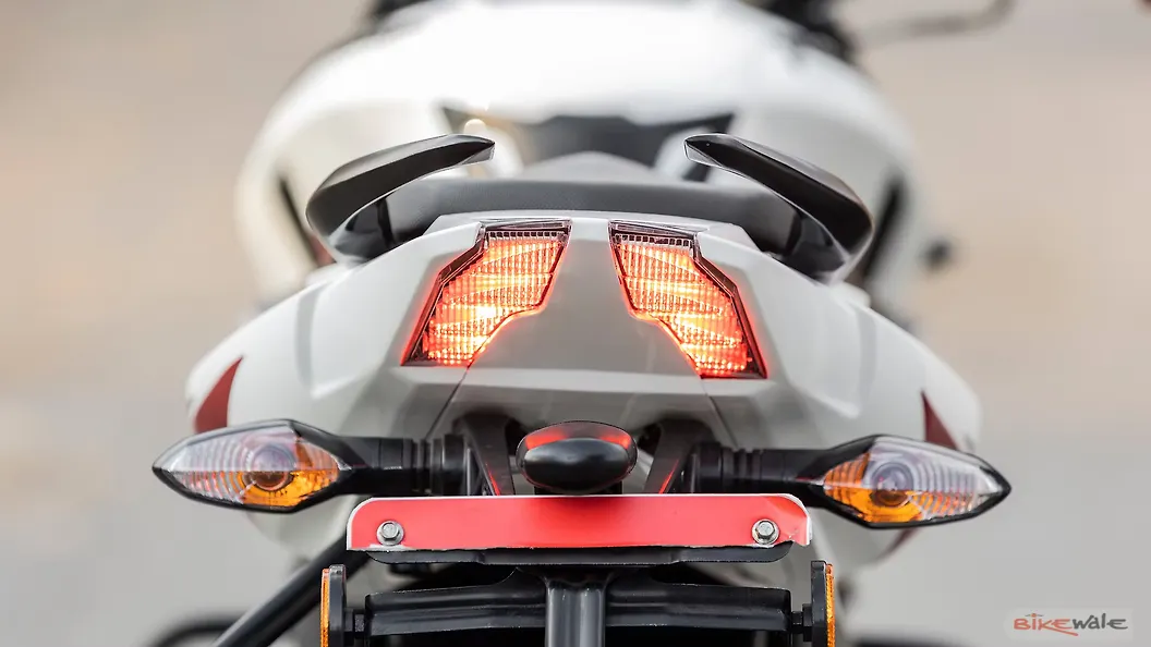 Bajaj Pulsar NS160 Tail Light Image – BikeWale