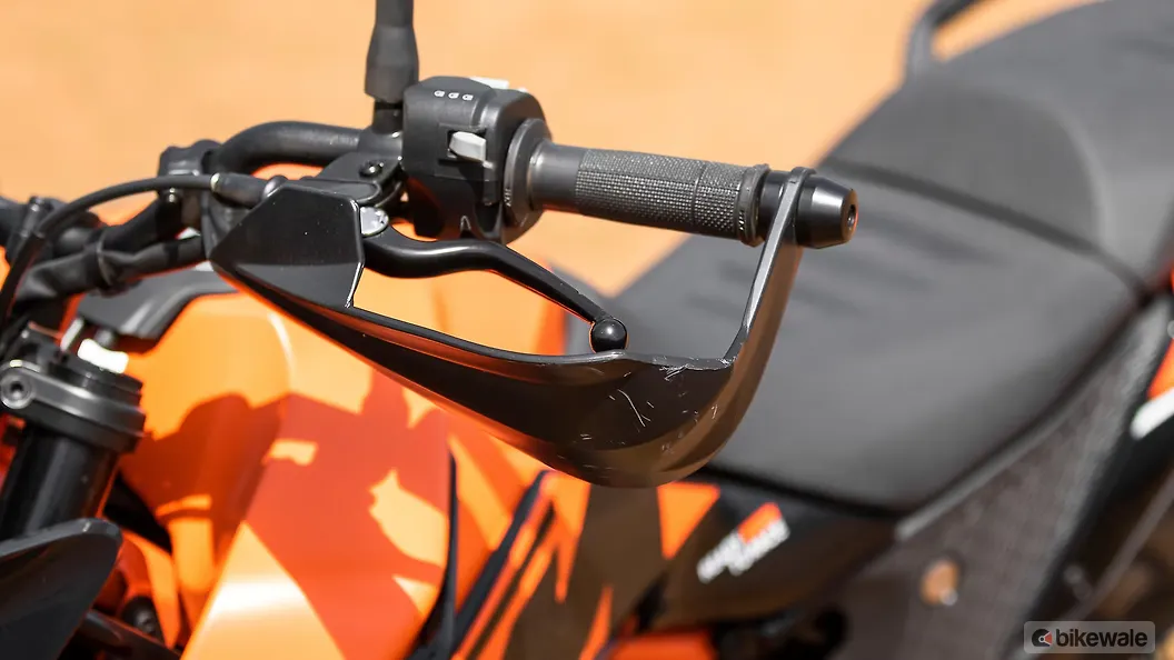 KTM 390 Adventure [2024] Right Side Throttle Grip Image – BikeWale