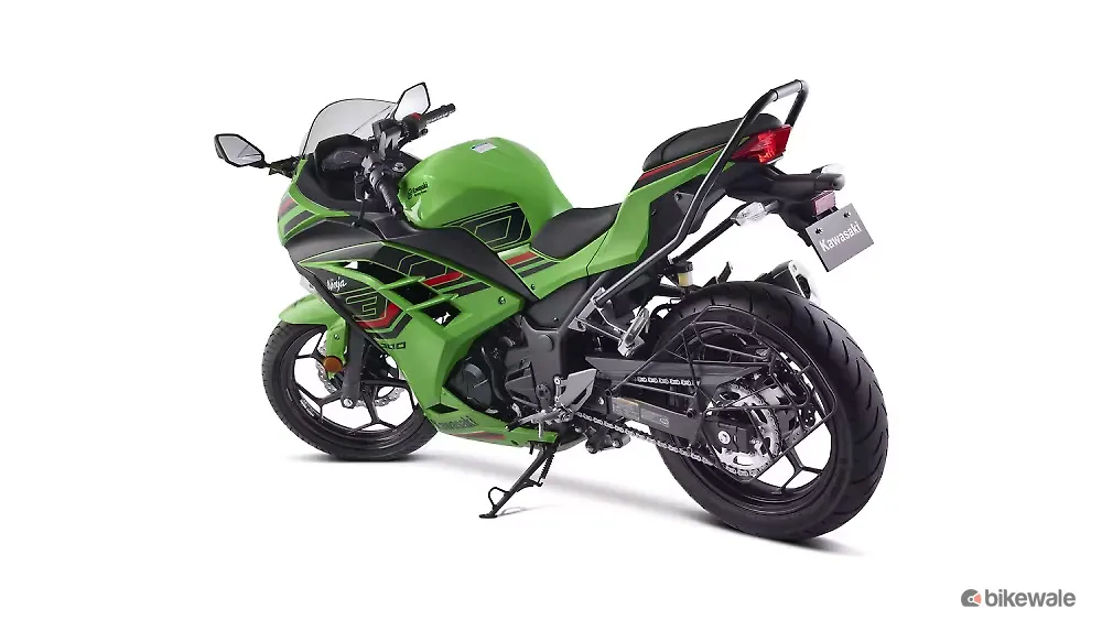 Kawasaki Ninja 300 [2024] Right Rear Three Quarter Image – BikeWale