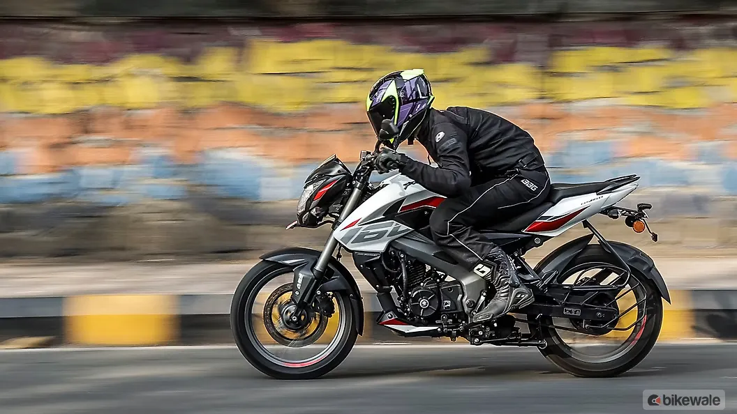 Bajaj Pulsar NS160 Rear View Image – BikeWale