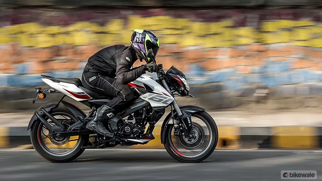 Bajaj Pulsar NS160 Right Side View Image – BikeWale
