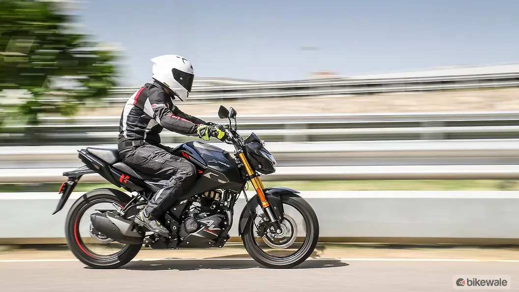 Hero Xtreme 160R 4V Right Side View Image – BikeWale