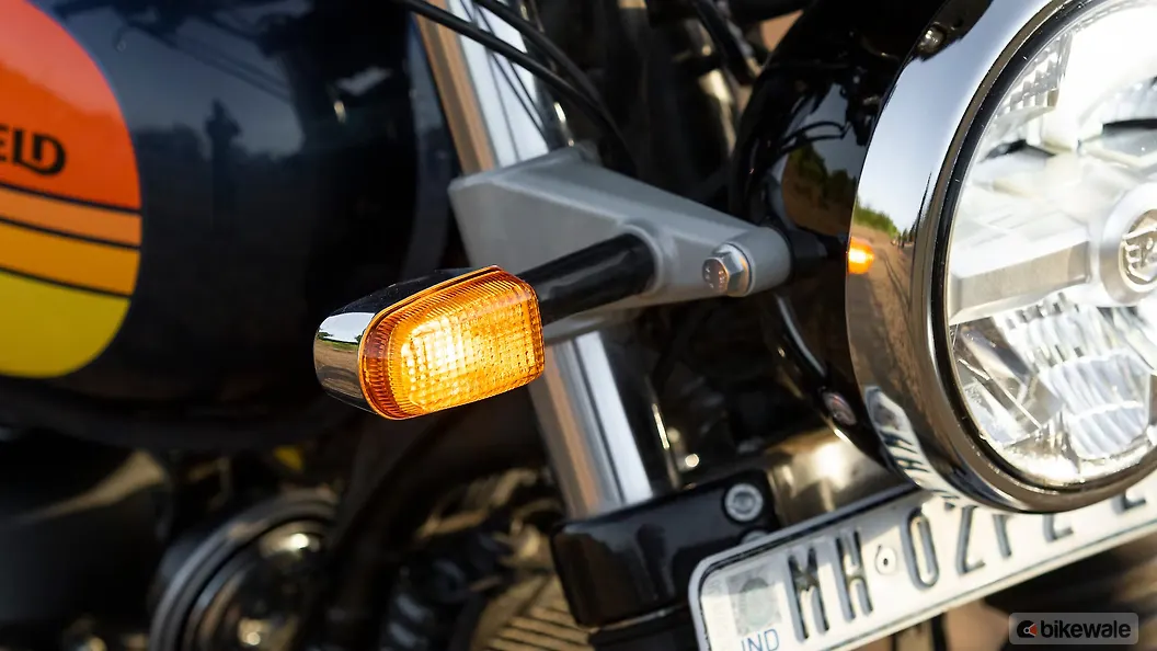 Royal Enfield Interceptor 650 Front Turn Indicators Image – BikeWale