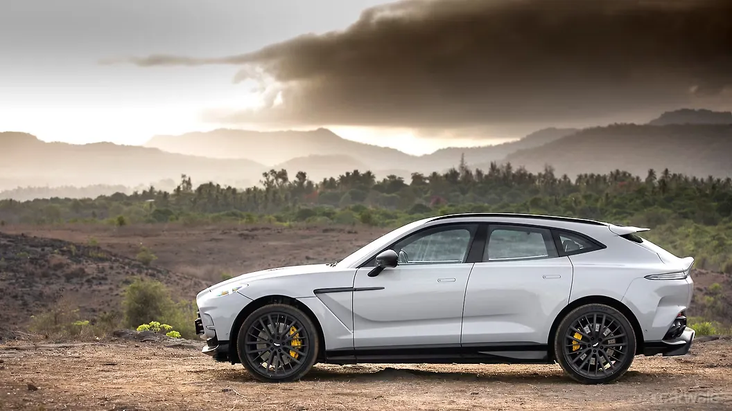 DBX Rear View Image, DBX Photos in India - CarWale