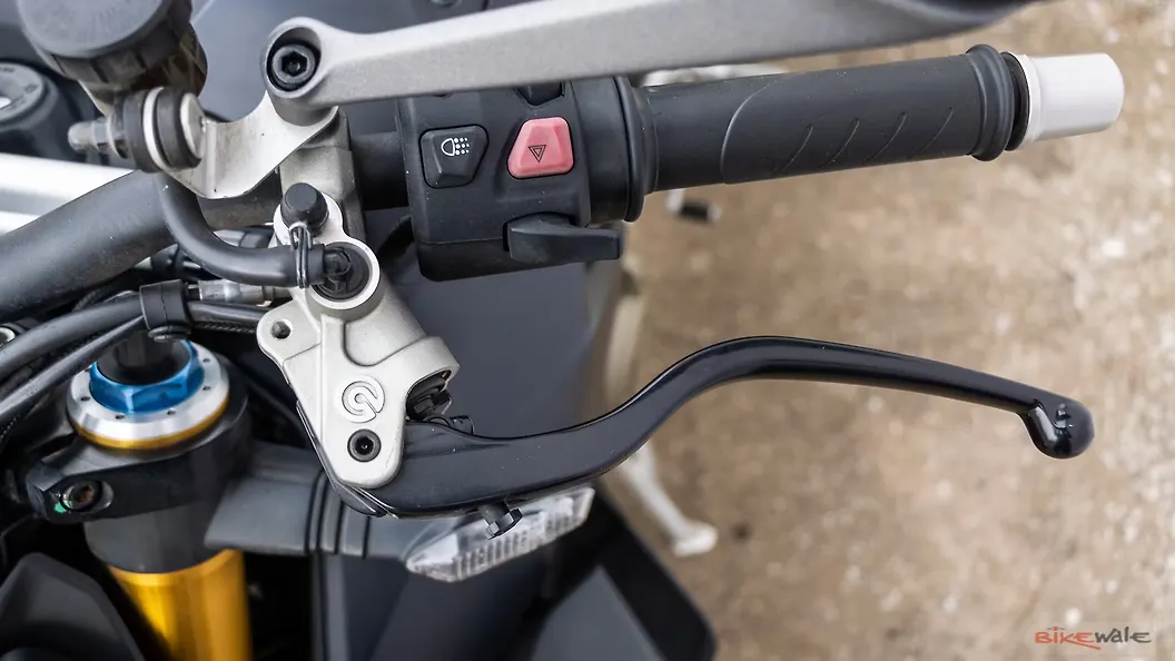 Ducati Streetfighter V4 Turn Indicators Switch Image – BikeWale