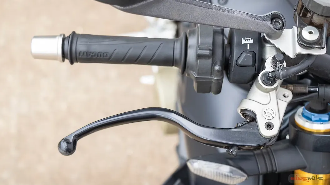 Ducati Streetfighter V4 Emergency Off Switch/Kill Switch Image – BikeWale