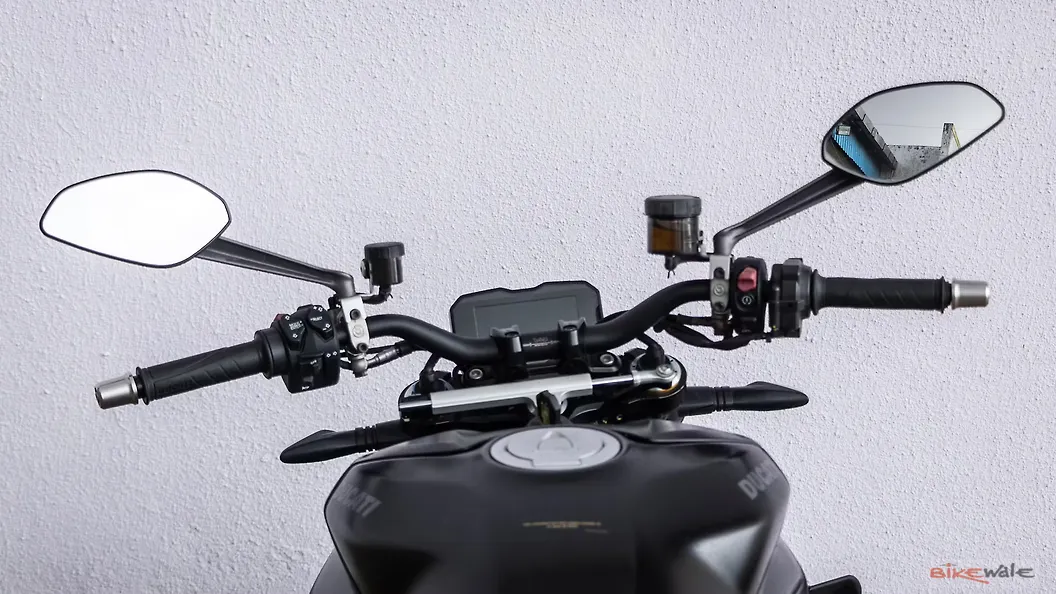 Ducati Streetfighter V4 Clock Image – BikeWale