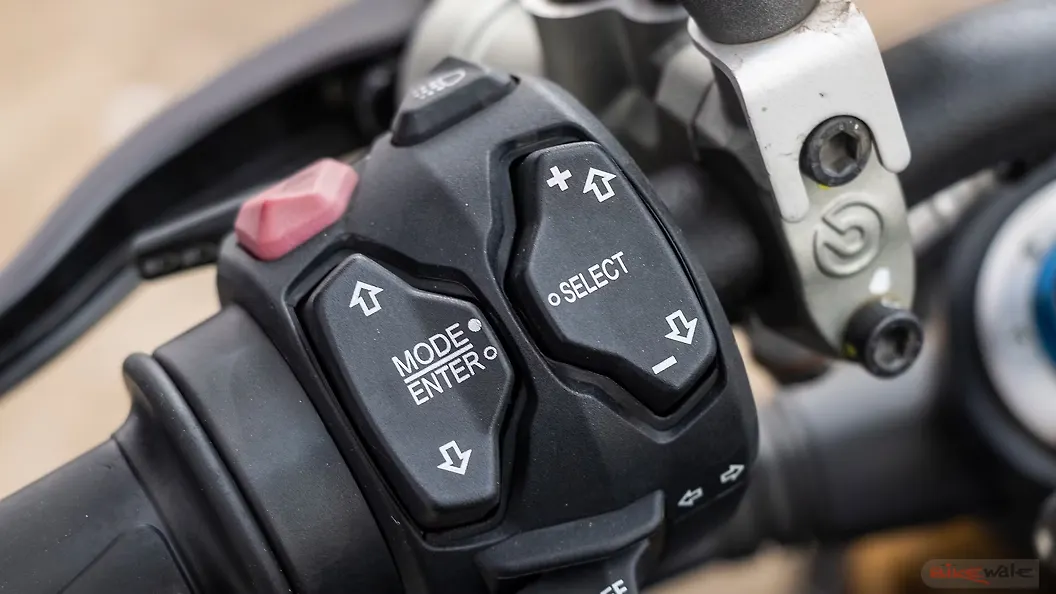 Ducati Streetfighter V4 Clock Image – BikeWale