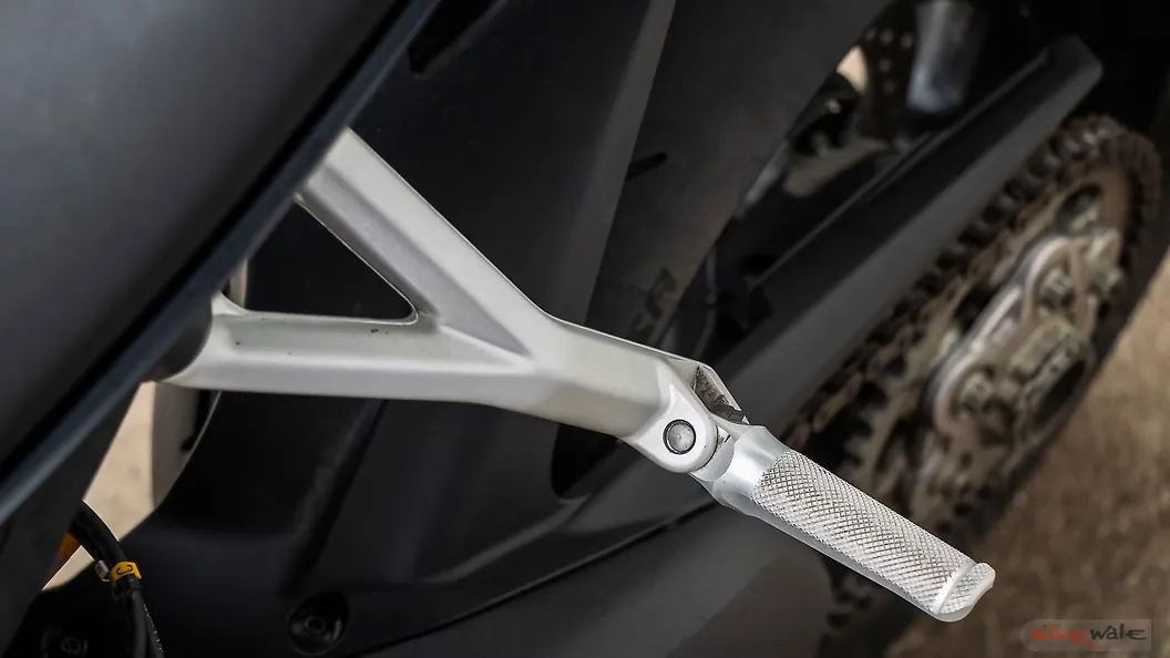 Ducati Streetfighter V4 Side Stand Image – BikeWale