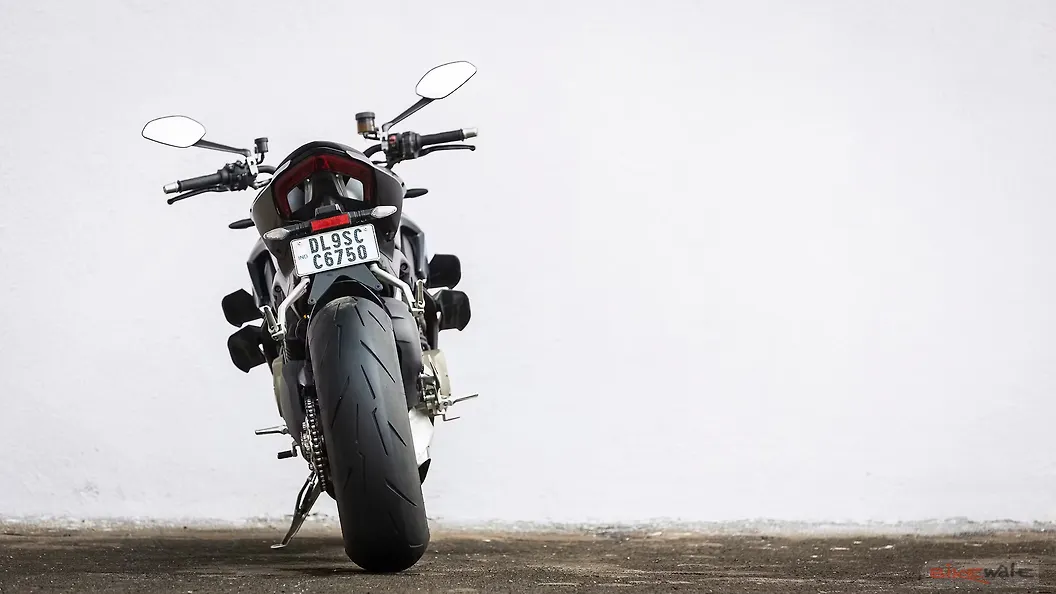 Ducati Streetfighter V4 Right Side View Image – BikeWale