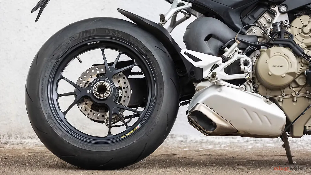 Ducati Streetfighter V4 Rear Alloy Wheel Image – BikeWale