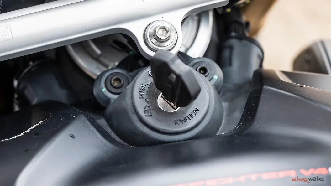 Ducati Streetfighter V4 Clock Image – BikeWale