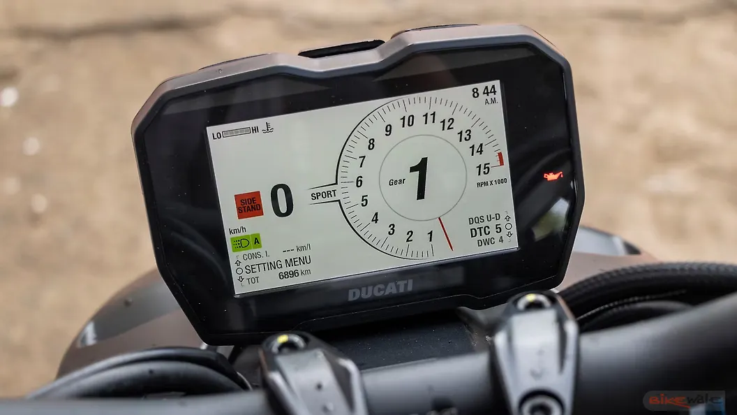 Ducati Streetfighter V4 Clock Image – BikeWale