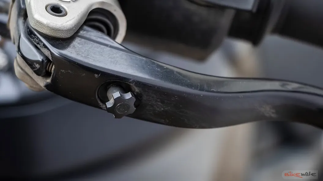Ducati Streetfighter V4 Clutch Lever Adjuster Image – BikeWale