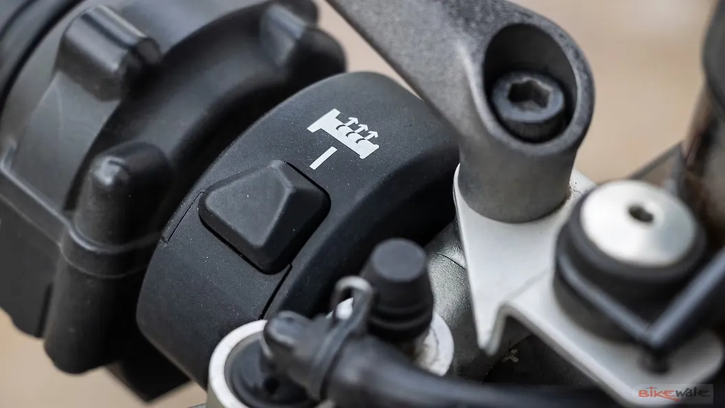 Ducati Streetfighter V4 Heated Handlebar Grips Switch Image – BikeWale