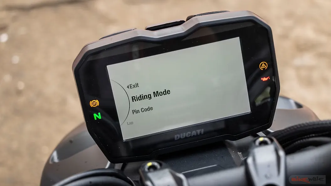 Ducati Streetfighter V4 TFT / Instrument Cluster Image – BikeWale