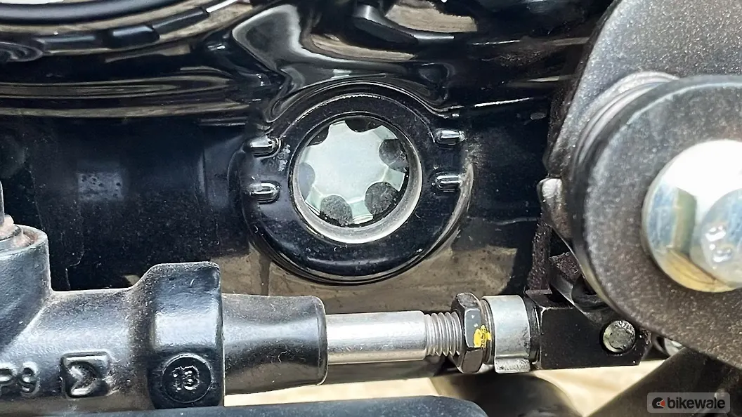 Royal Enfield Goan Classic 350 Engine Oil Level Indicator Image – BikeWale