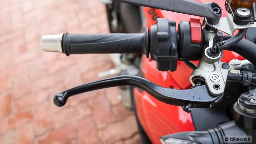 Ducati Streetfighter V2 Handle Bar Image – BikeWale