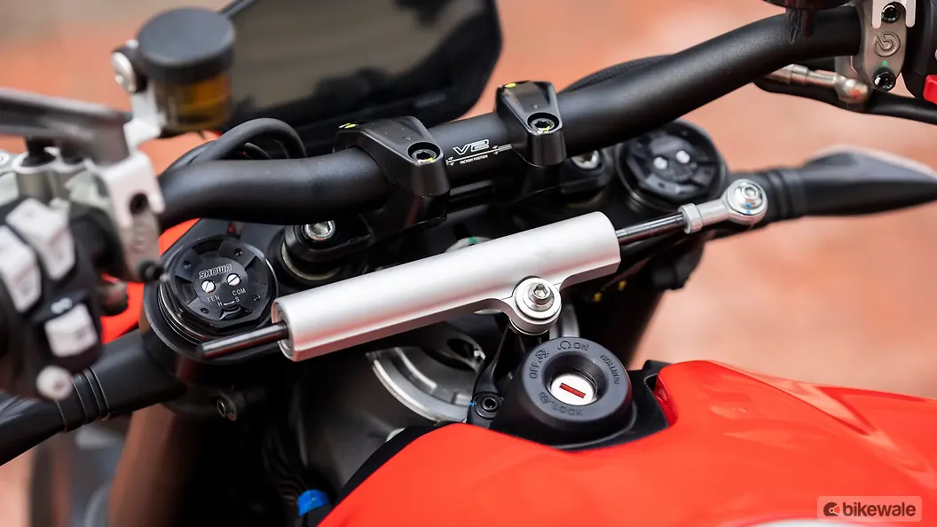 Ducati Streetfighter V2 Handle Bar Image – BikeWale