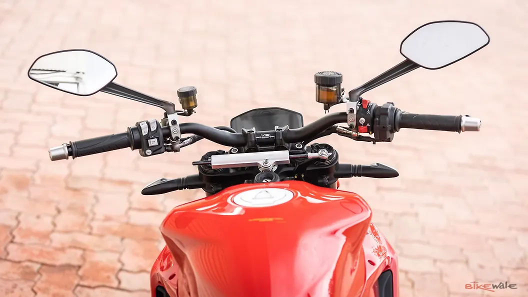 Ducati Streetfighter V2 Handle Bar Image – BikeWale