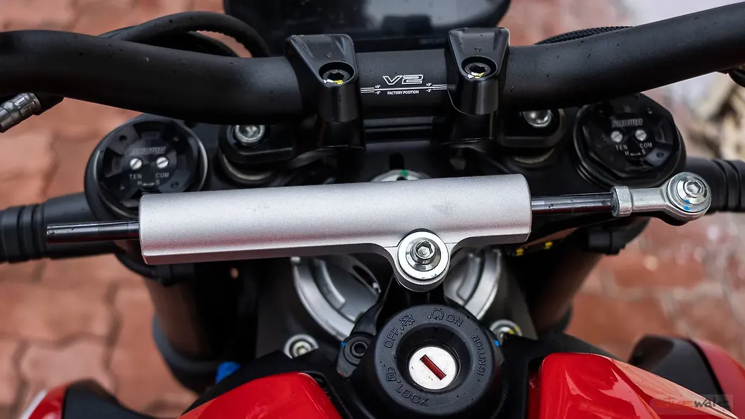 Ducati Streetfighter V2 Handle Bar Image – BikeWale