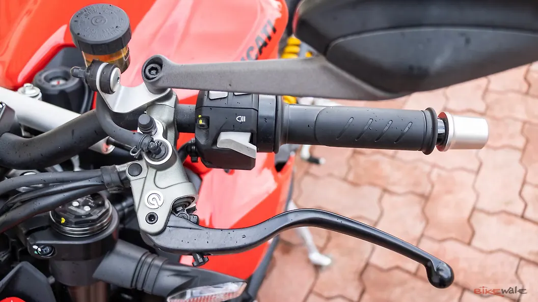 Ducati Streetfighter V2 Handle Bar Image – BikeWale