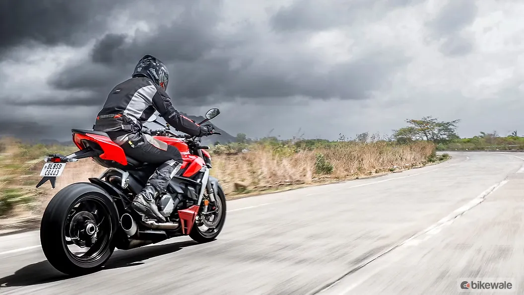 Ducati Streetfighter V2 Right Side View Image – BikeWale
