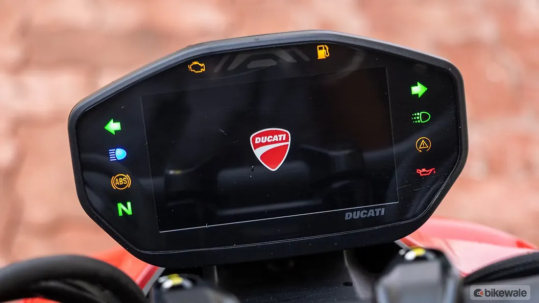 Ducati Streetfighter V2 TFT / Instrument Cluster Image – BikeWale