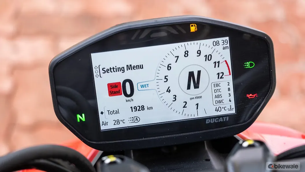 Ducati Streetfighter V2 TFT / Instrument Cluster Image – BikeWale