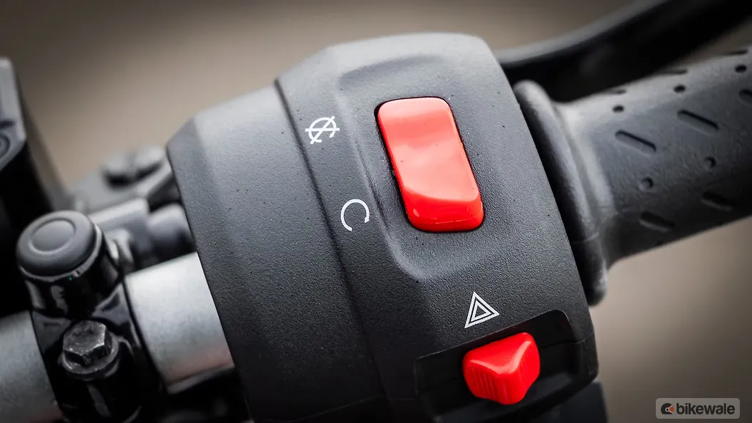 Triumph Speed 400 Emergency Off Switch/Kill Switch Image – BikeWale
