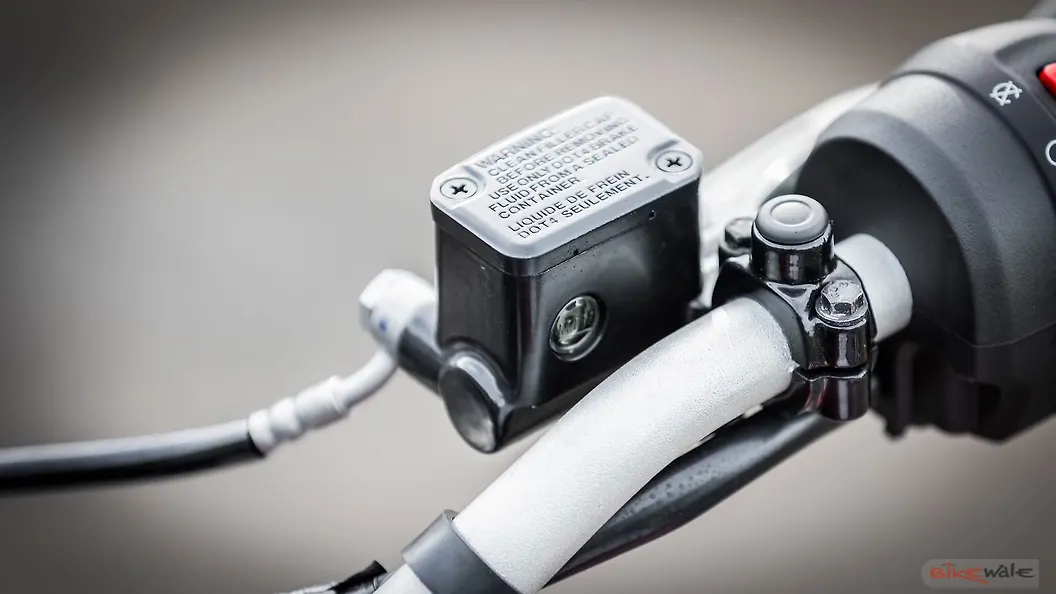 Triumph Speed 400 Gear Shift Lever Image – BikeWale