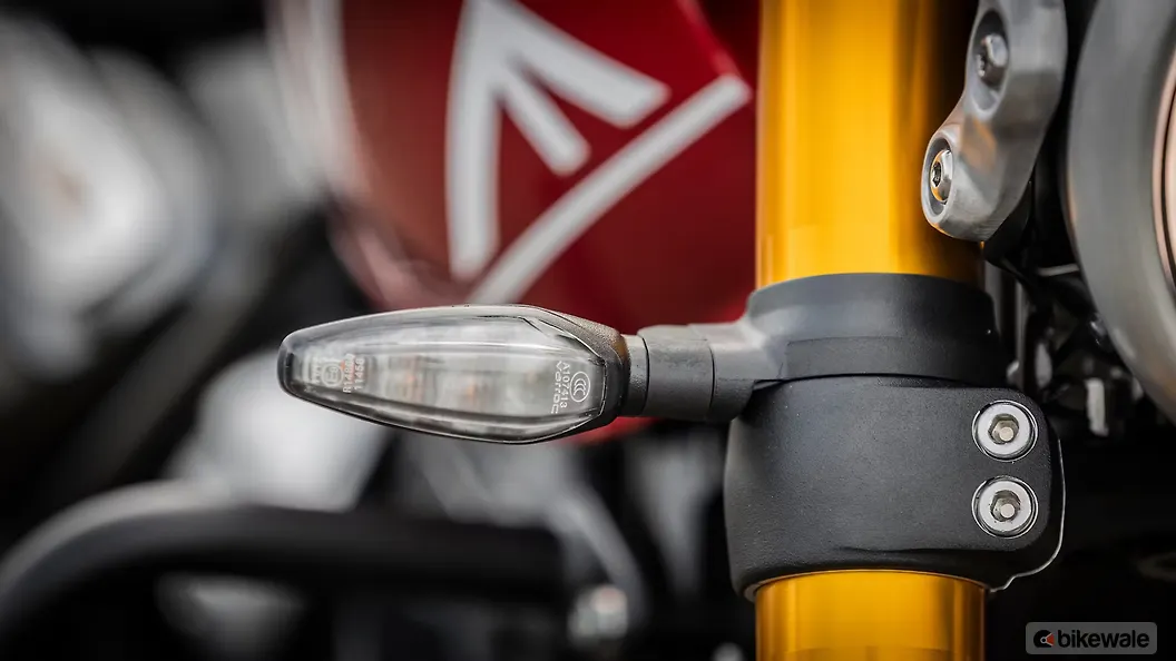 Triumph Speed 400 Front Turn Indicators Image – BikeWale