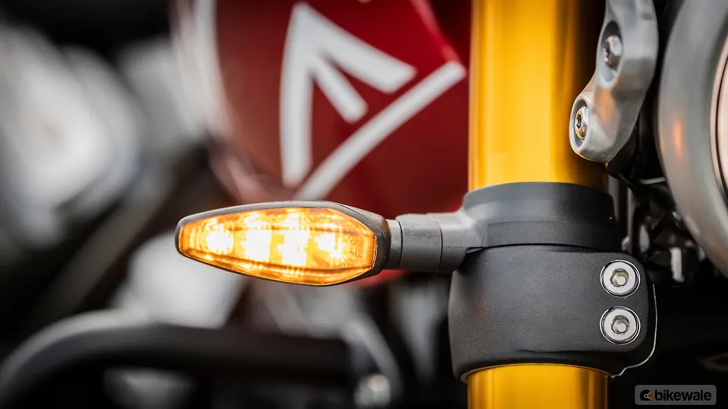 Triumph Speed 400 Front Turn Indicators Image – BikeWale
