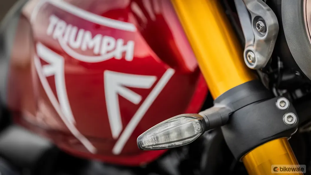 Triumph Speed 400 Front Turn Indicators Image – BikeWale